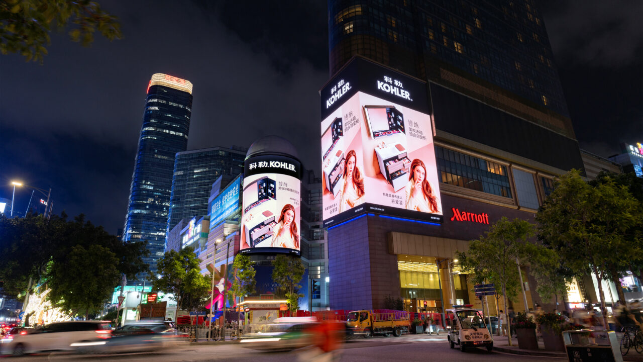 AOTO’s Huge L-Shaped LED Screen at Guangzhou Grandview Mall — CX Network