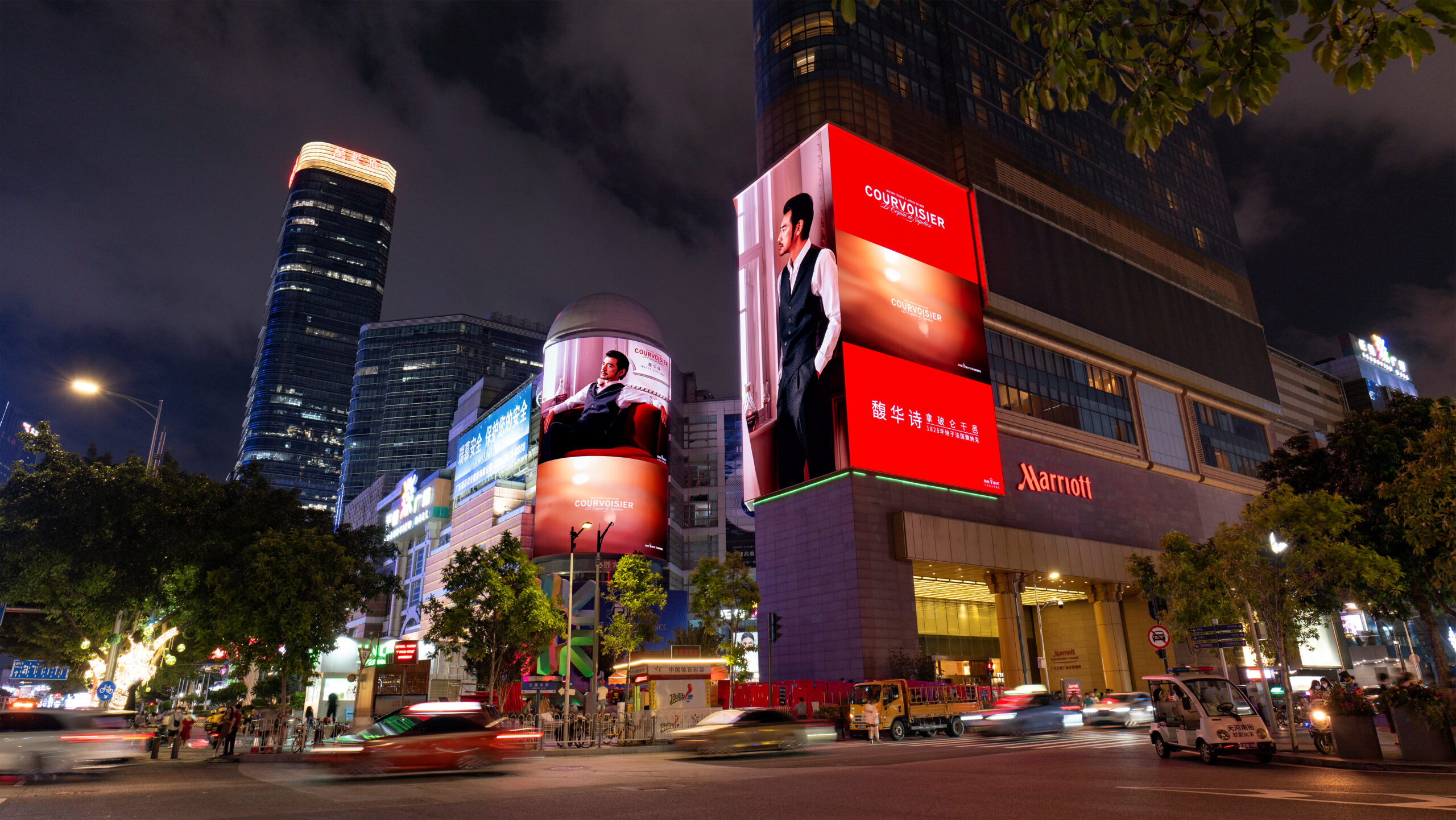 AOTO’s Huge L-Shaped LED Screen at Guangzhou Grandview Mall — CX Network