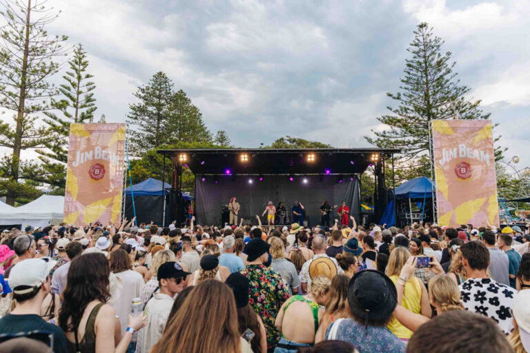 JBL Professional VTX A8 takes the stage at Rolling Sets Festival and ...