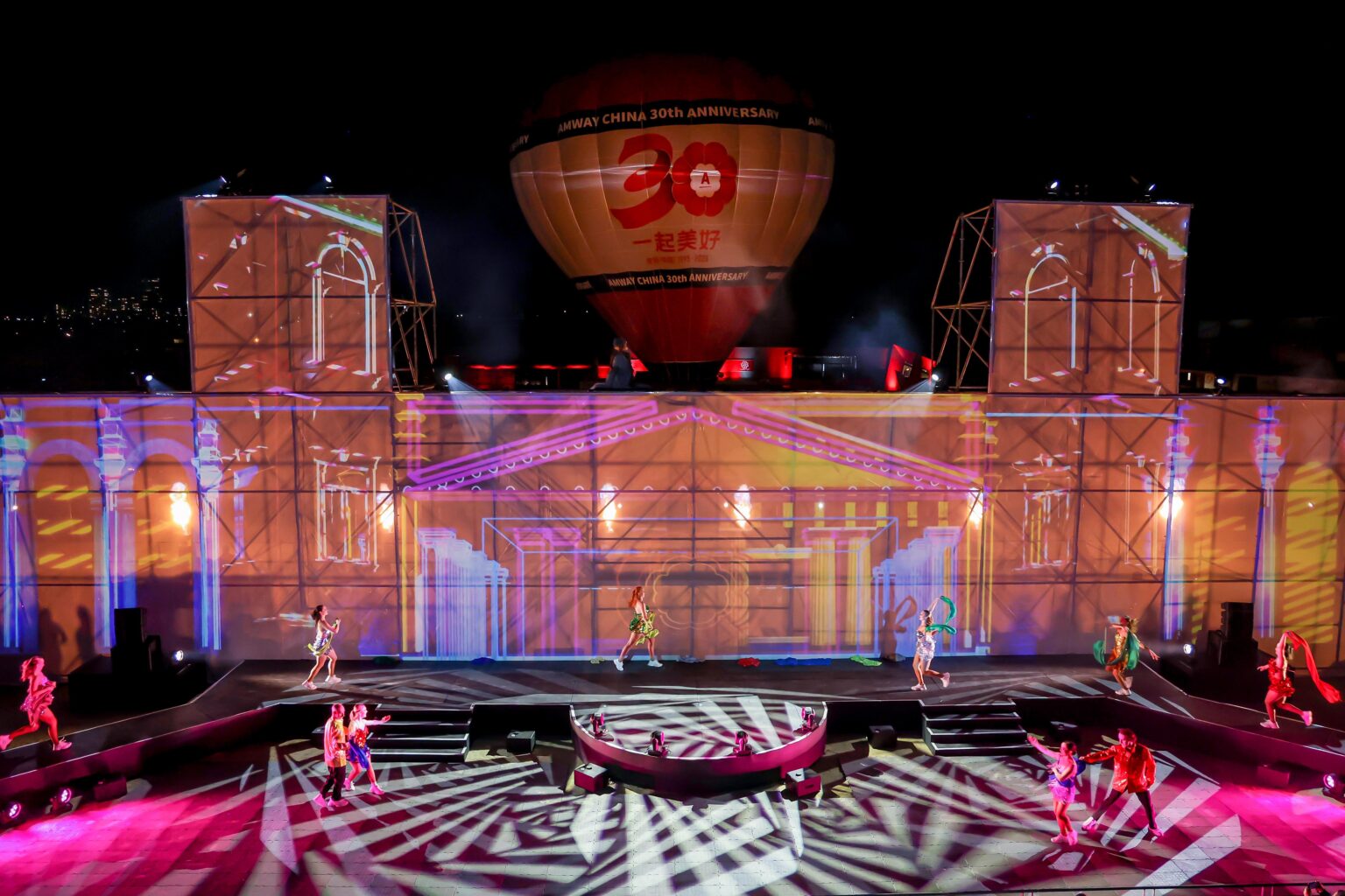 Up, up, and Amway: world-first moments, curated by Encore Event Technologies — CX Network